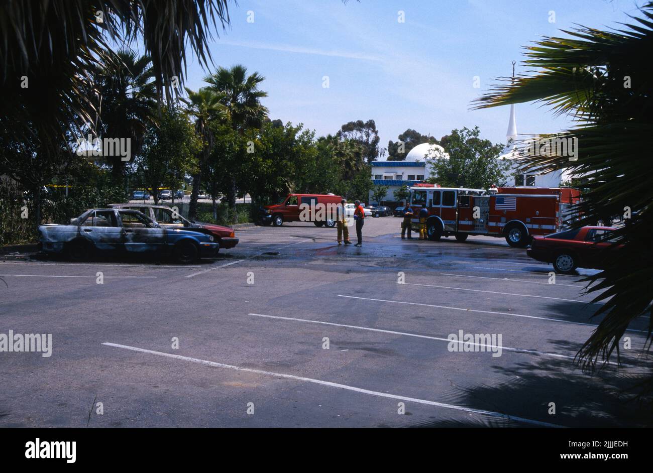 San Diego Fire Rescue Engine 28 on scene of a double vehicle fire at ...