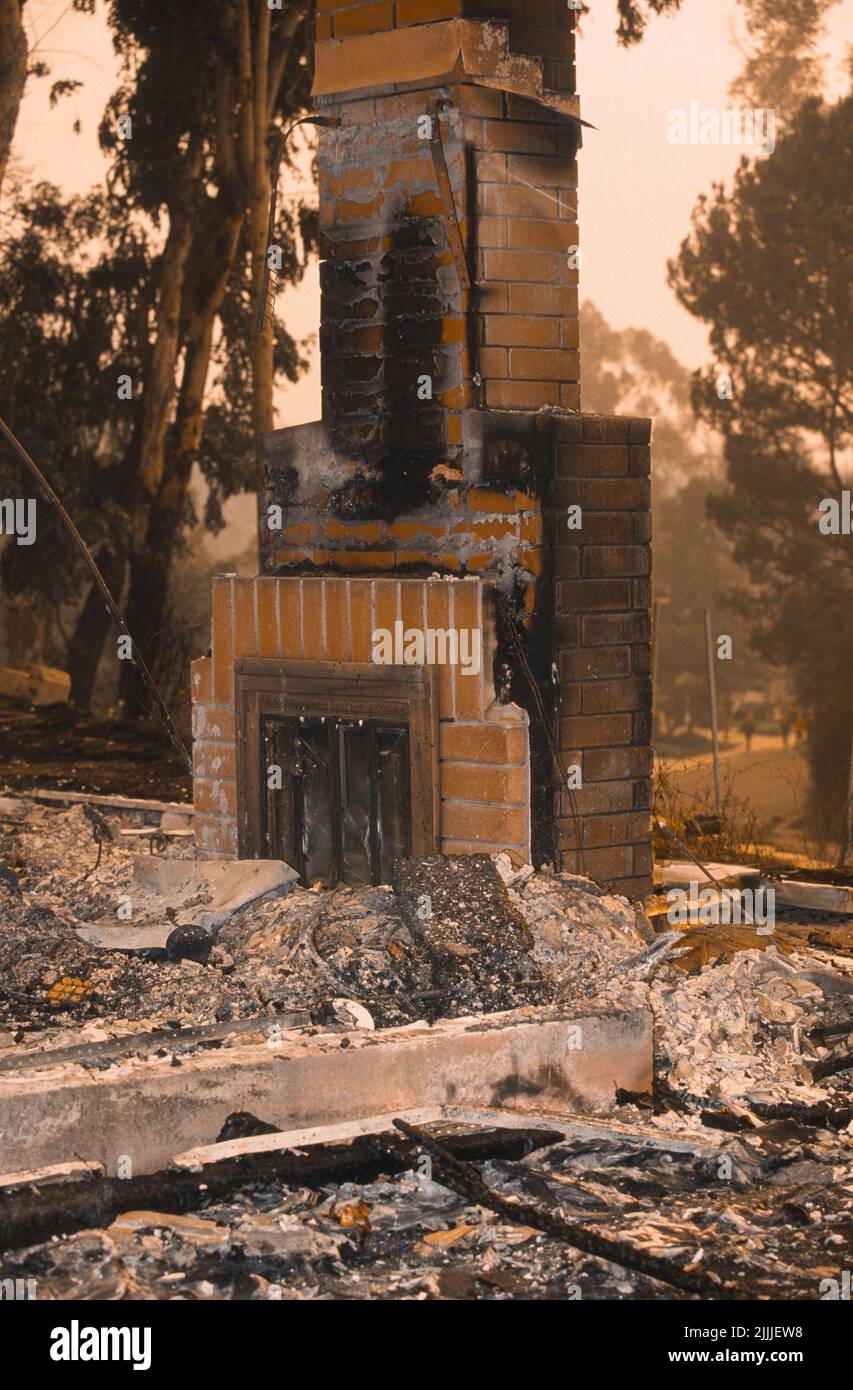 2003 fire california hi-res stock photography and images - Alamy