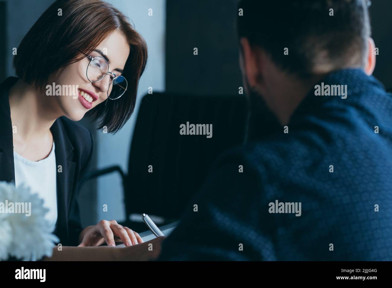 Coworking accounting hi-res stock photography and images - Alamy