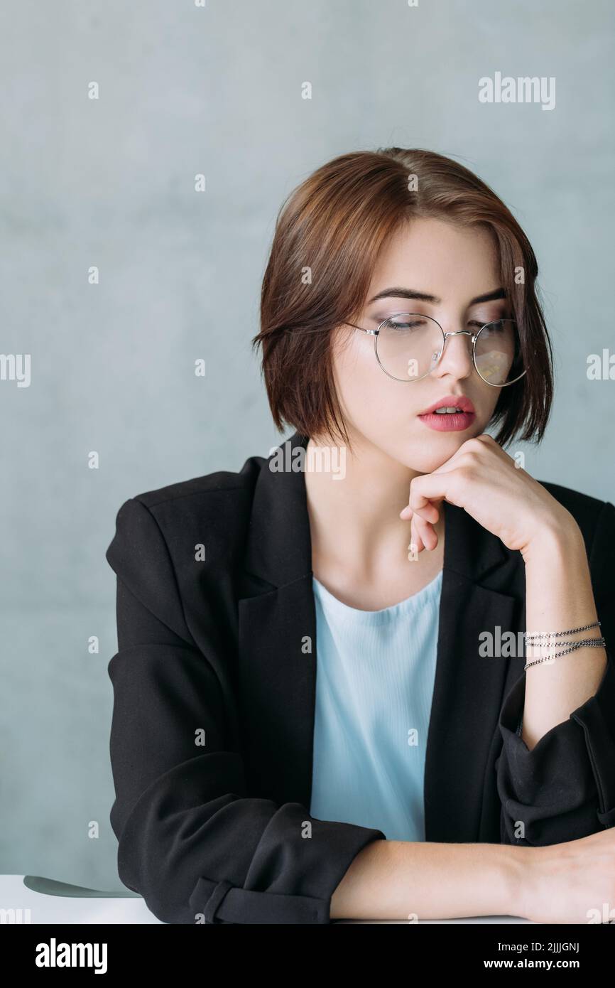 Female boss and female employee hi-res stock photography and images - Alamy