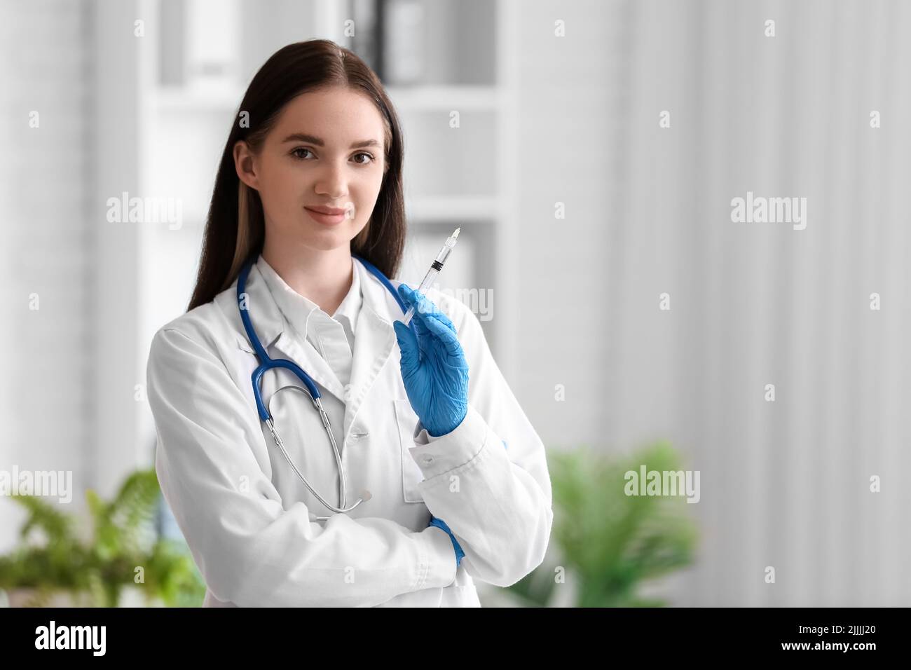 Doctor with syringe in clinic Stock Photo - Alamy