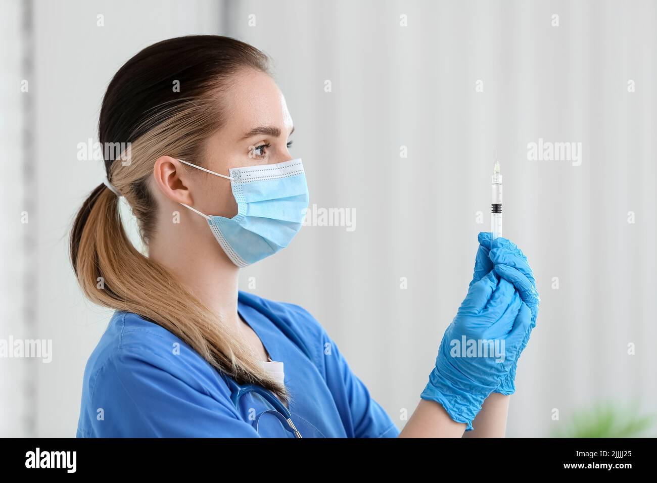 Doctor with syringe in clinic Stock Photo - Alamy