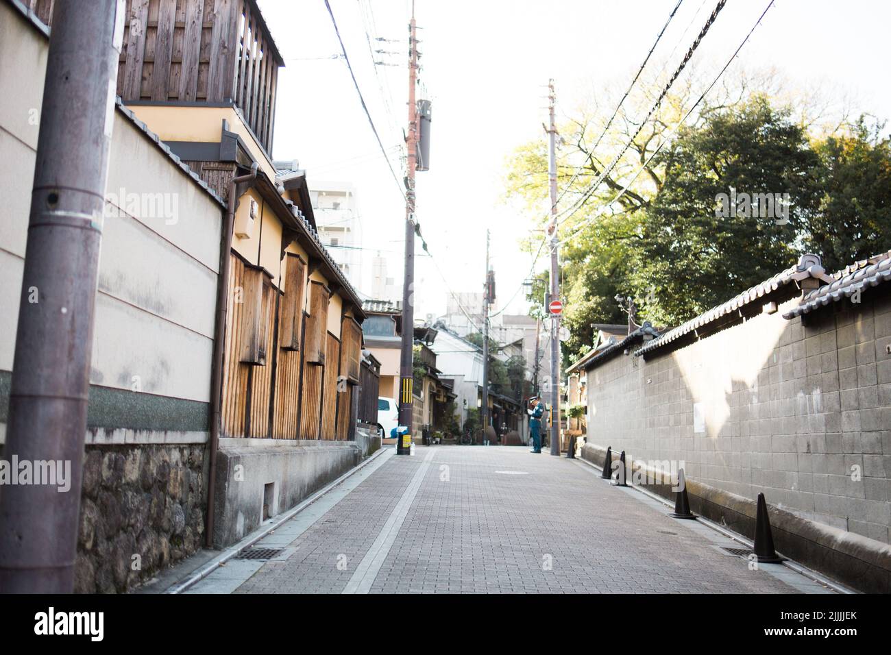 Traditional Japanese alley in Kyoto Stock Photo - Alamy