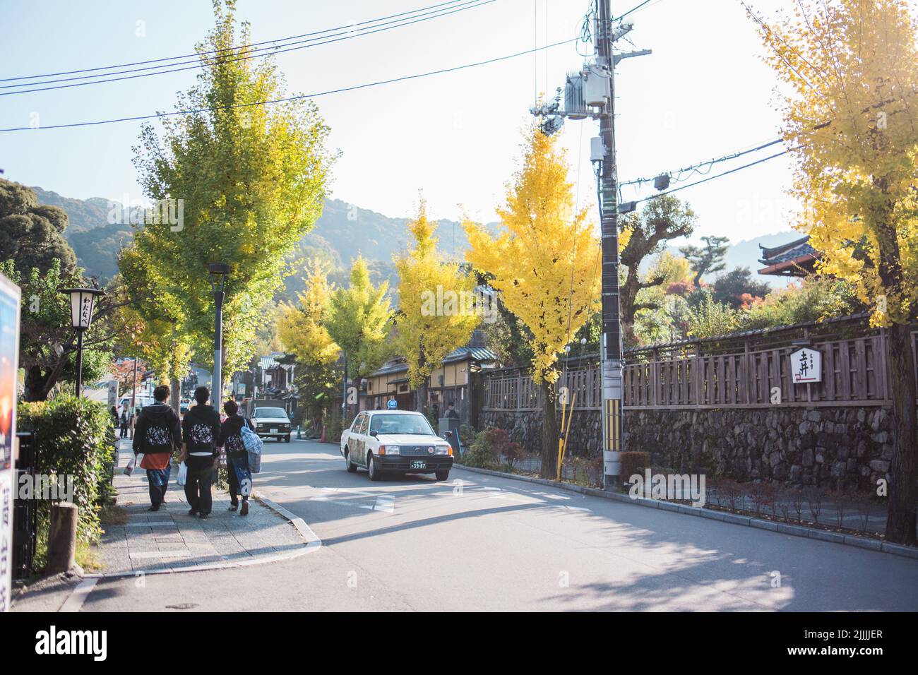 Traditional Japanese alley in Kyoto Stock Photo - Alamy