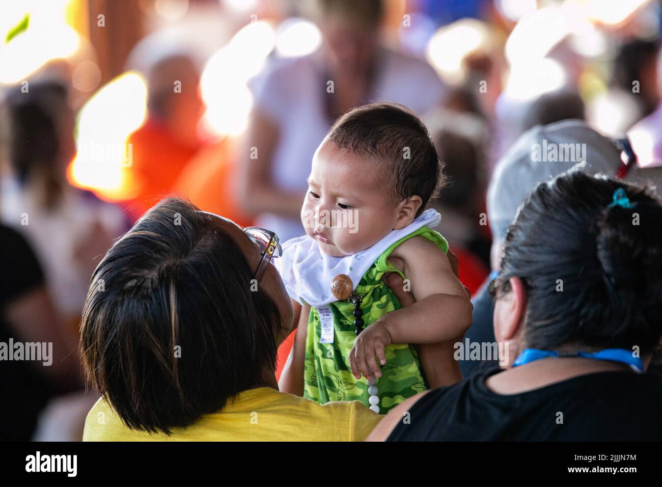 Alexis Cree Nation, Canada. 26th July, 2022. A mother makes her child ...