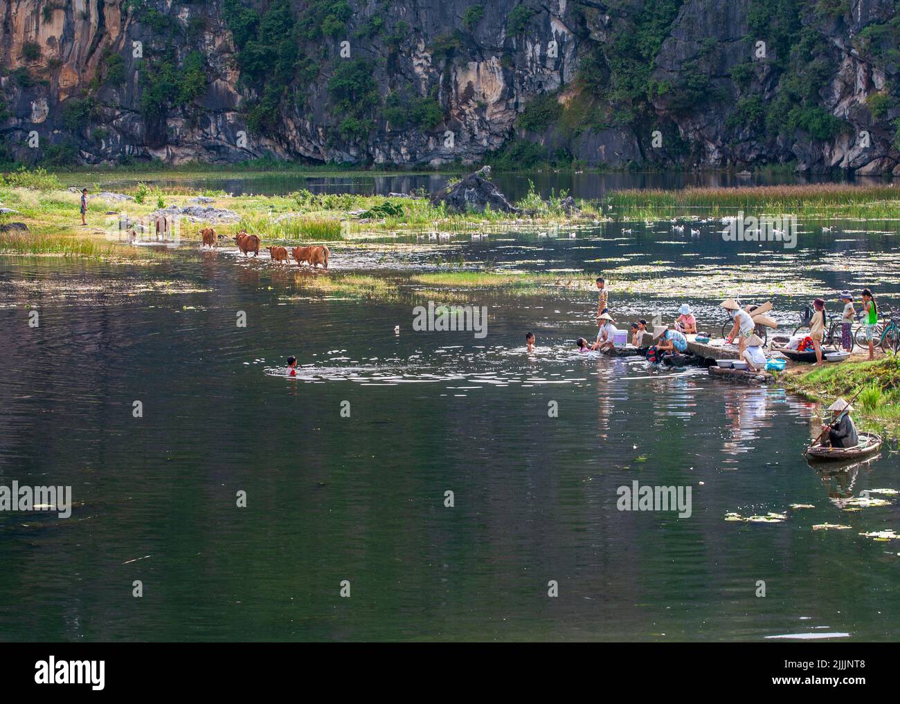 Daily life in binh hi-res stock photography and images - Alamy