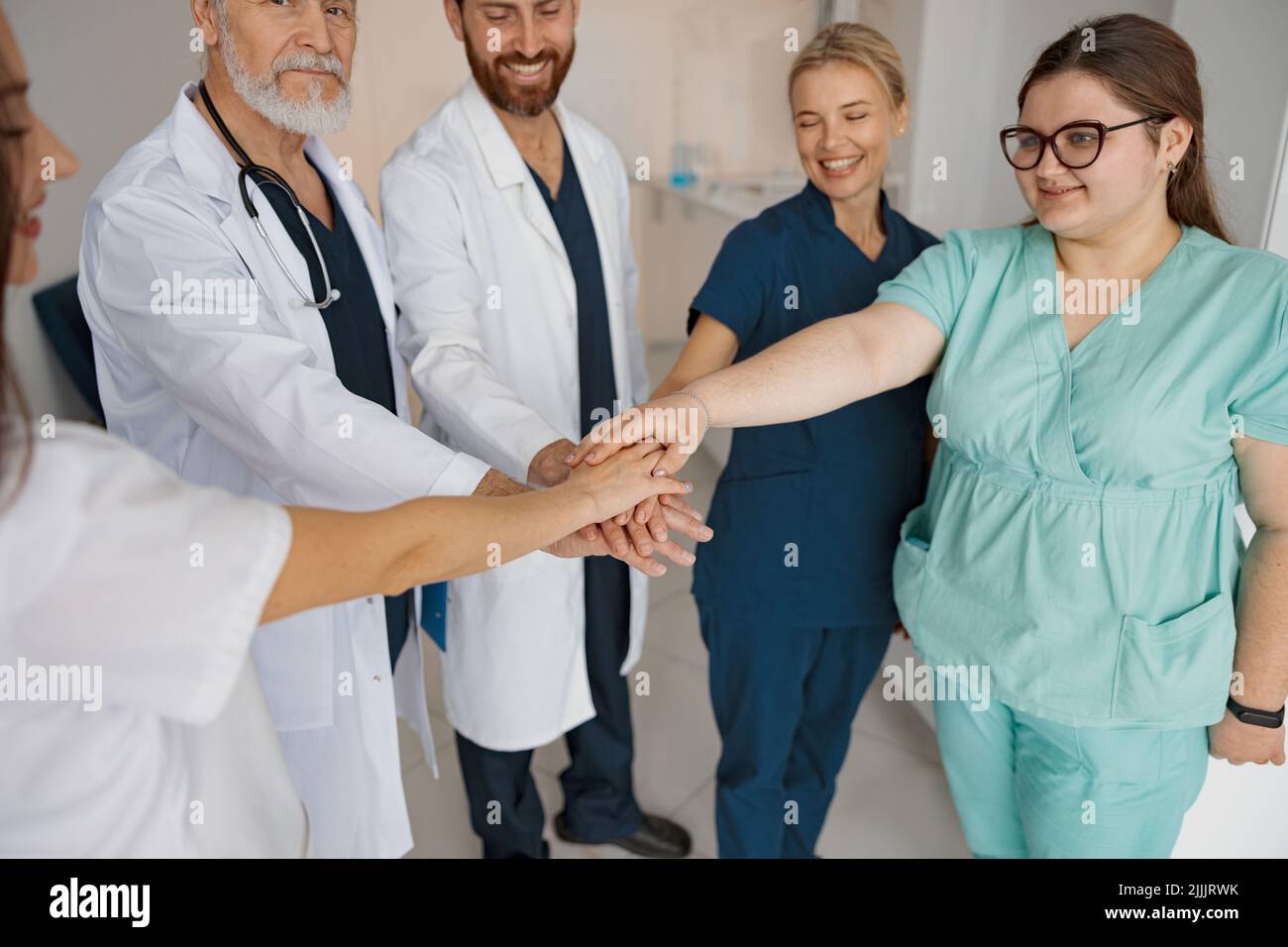 Doctor collaborate hi-res stock photography and images - Alamy