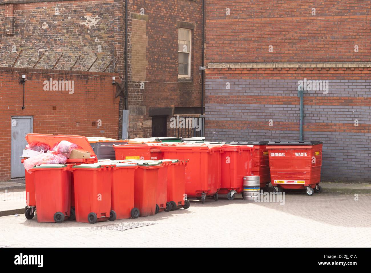 Bin in alley hi-res stock photography and images - Alamy