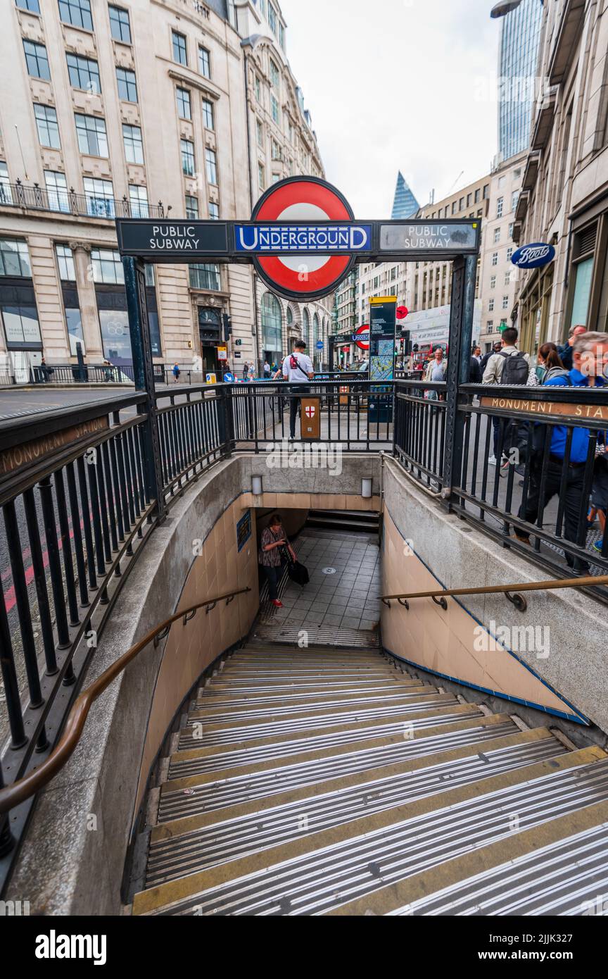 Monument station city london hi-res stock photography and images - Alamy