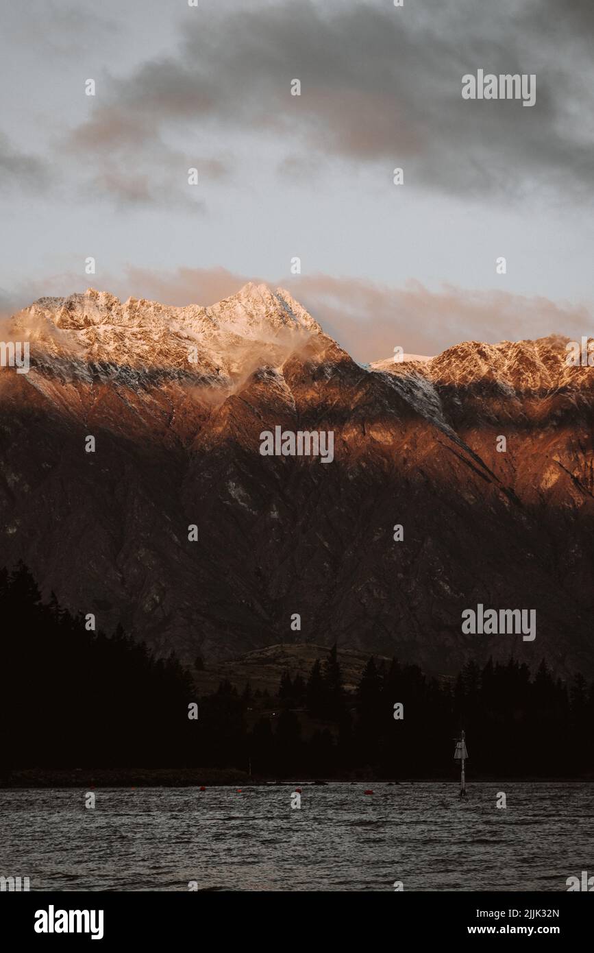 Remarkable mountain range queenstown hi-res stock photography and ...