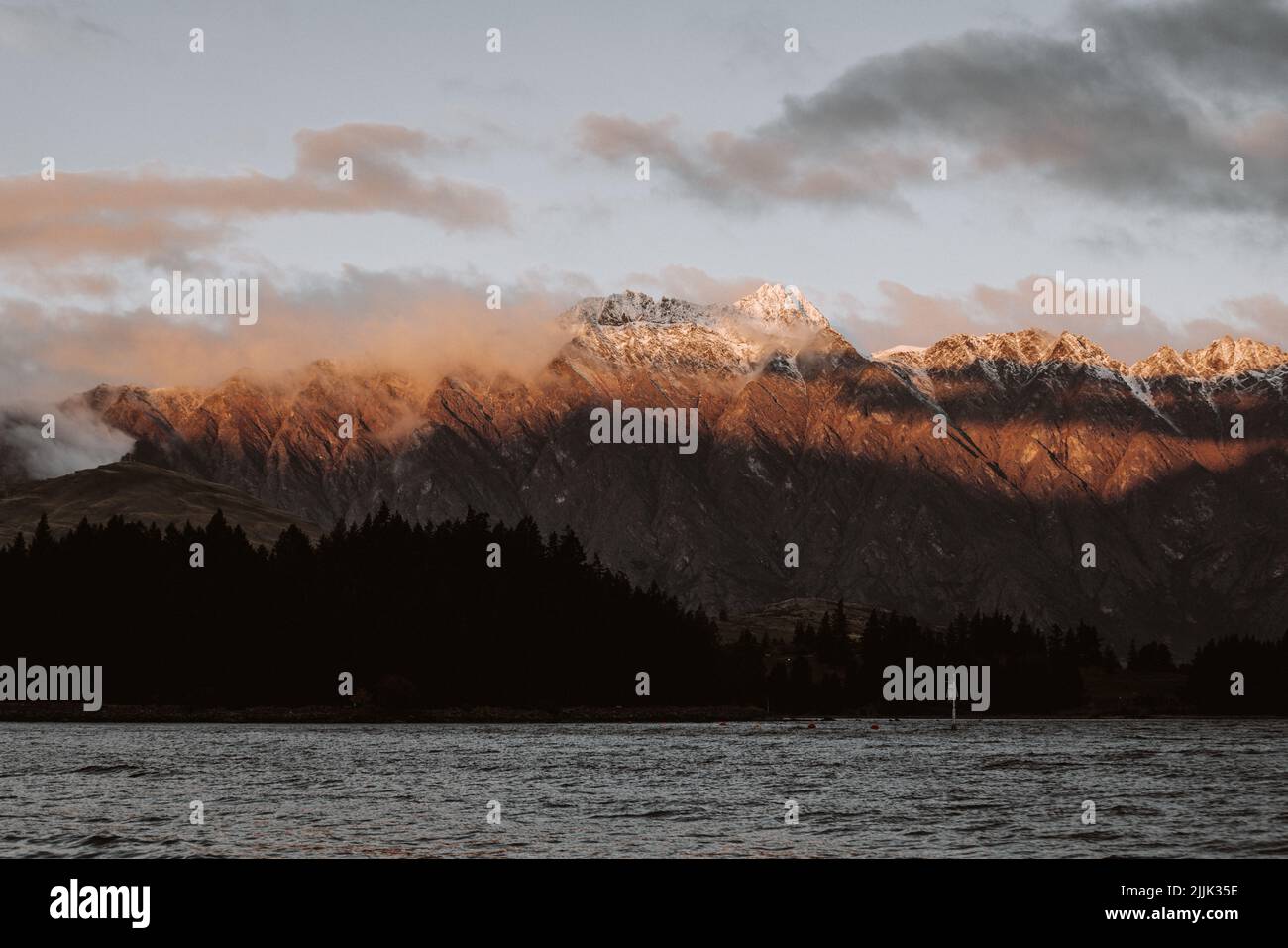 Remarkable mountain range queenstown hi-res stock photography and ...