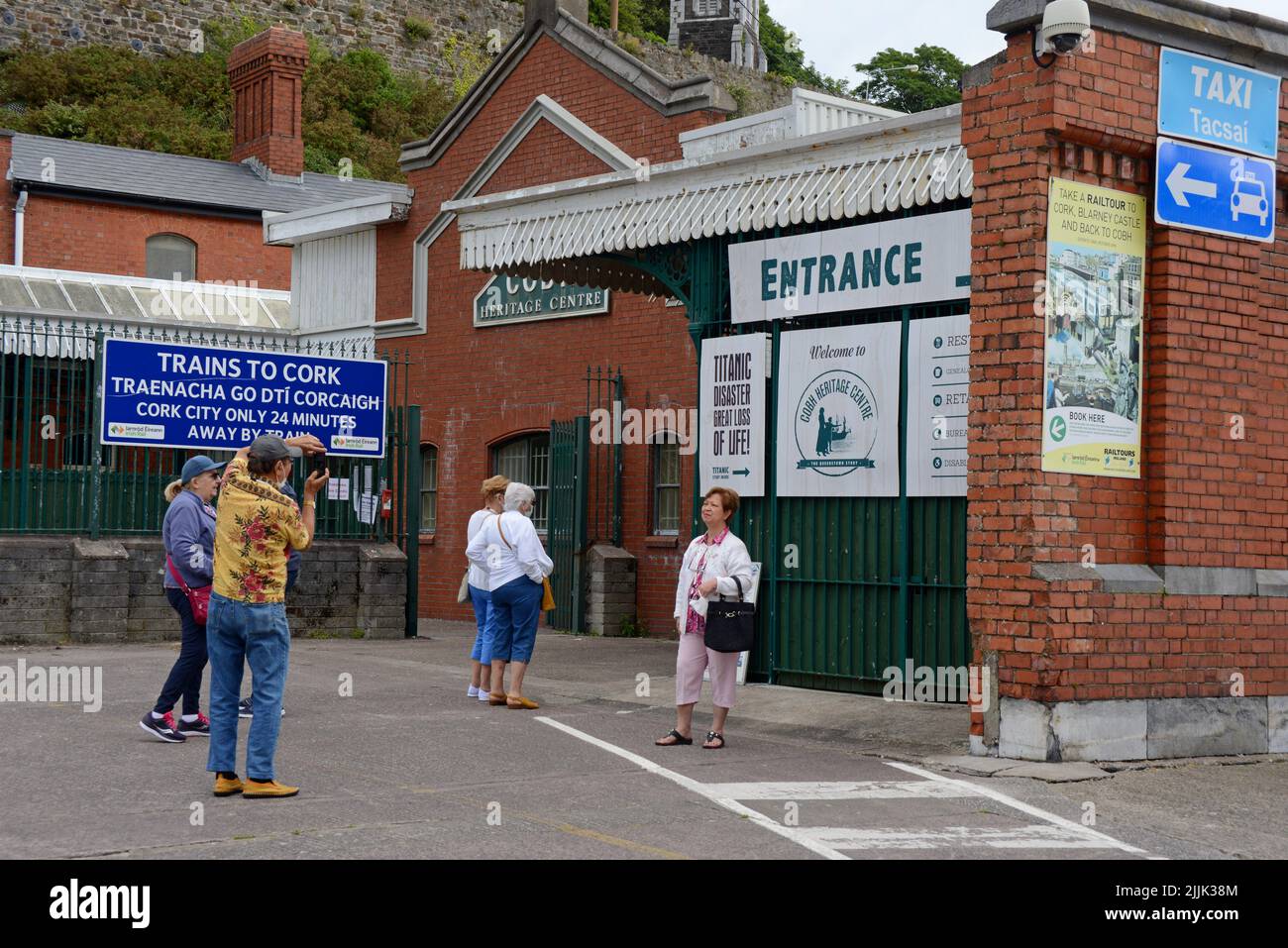 Pasengers from the Emerald Princess cruise ship taking photos at the ...