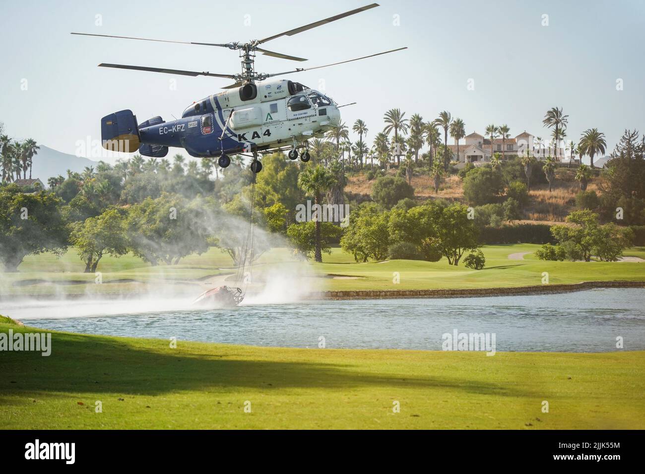 Waterbombing aircraft hi-res stock photography and images - Alamy