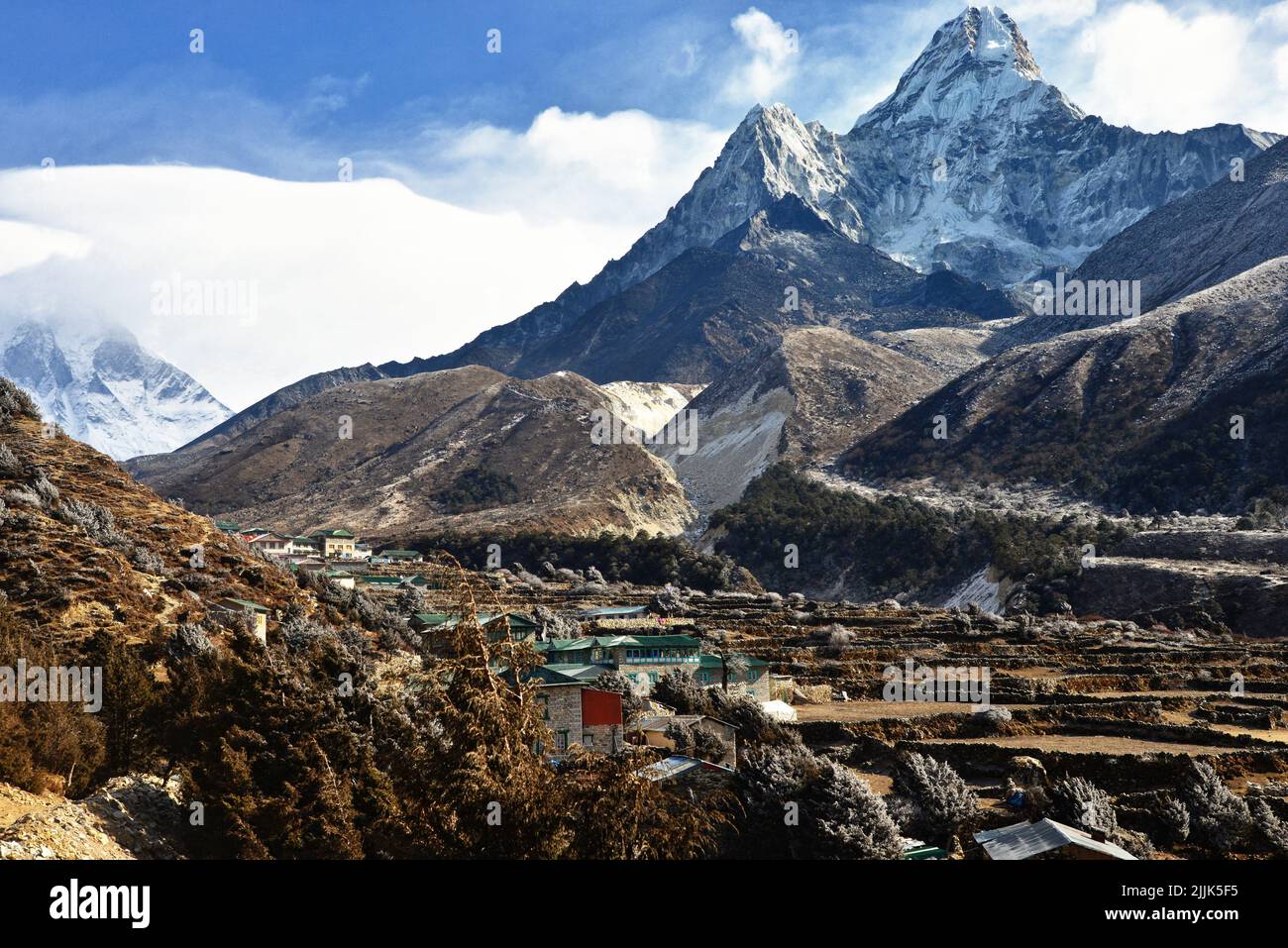 Sherpa people village nepal hi-res stock photography and images - Alamy