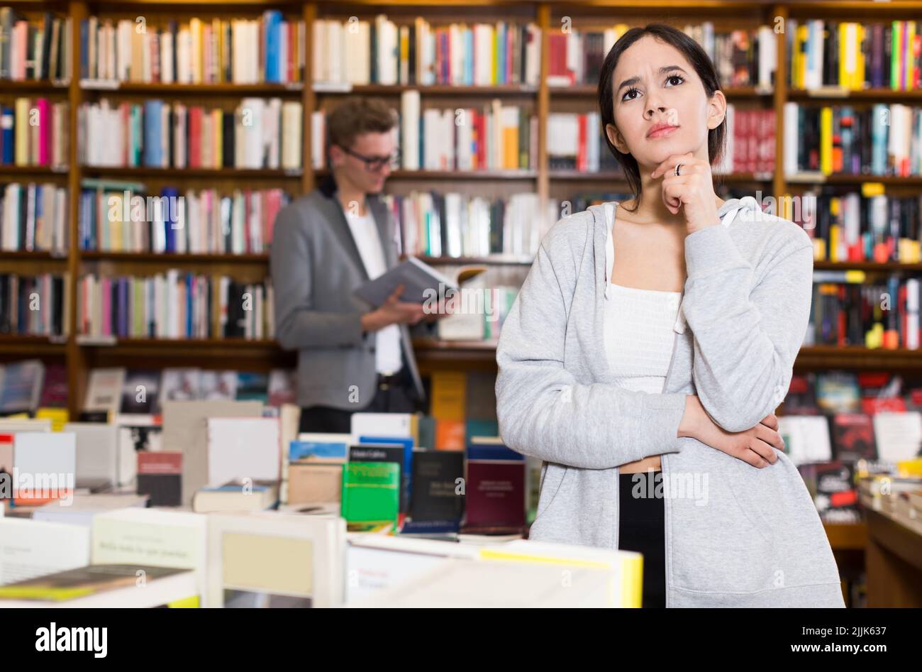 woman student standing in library Stock Photo - Alamy