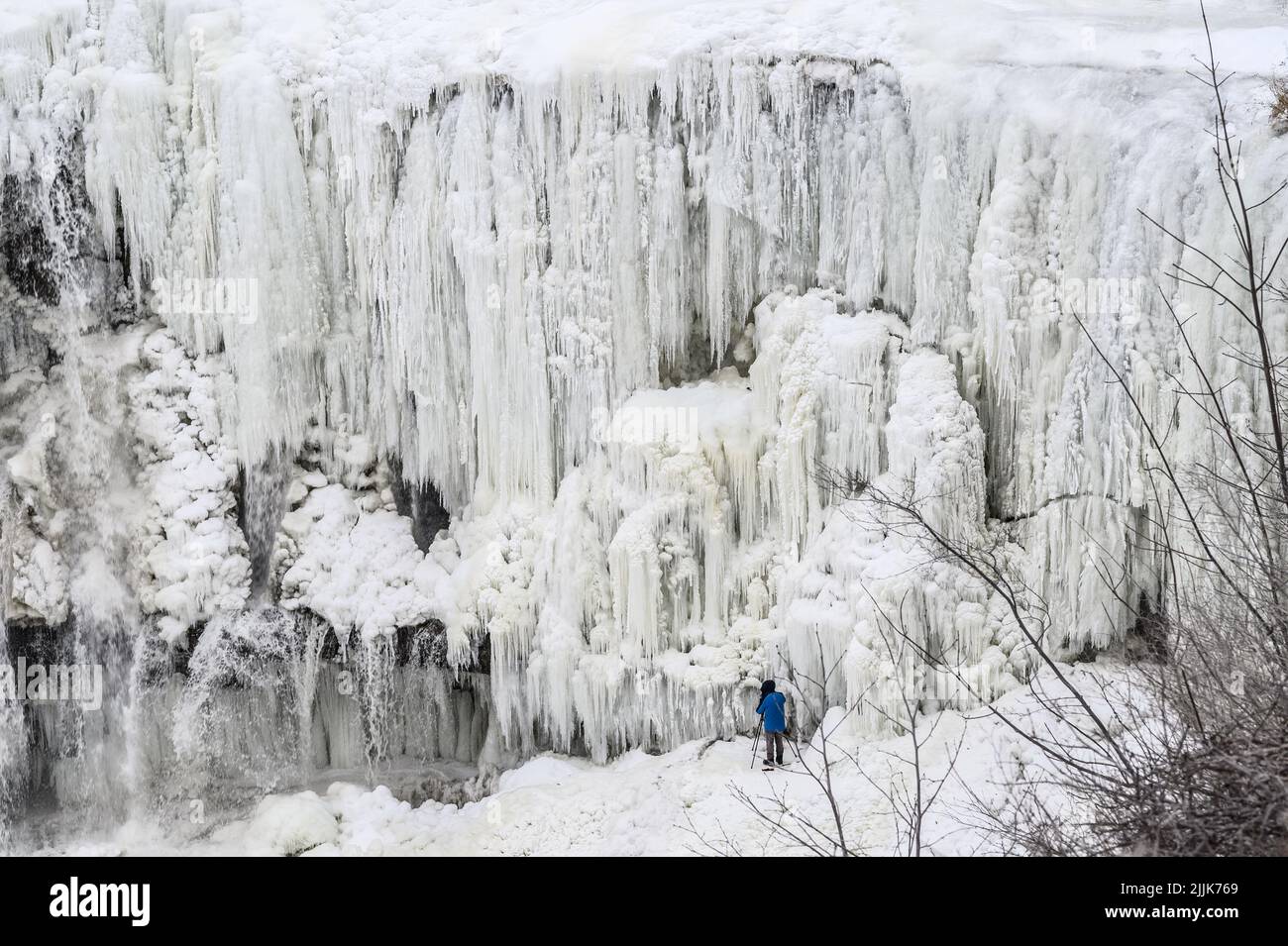 Frozen water landscapes canada hi-res stock photography and images - Alamy