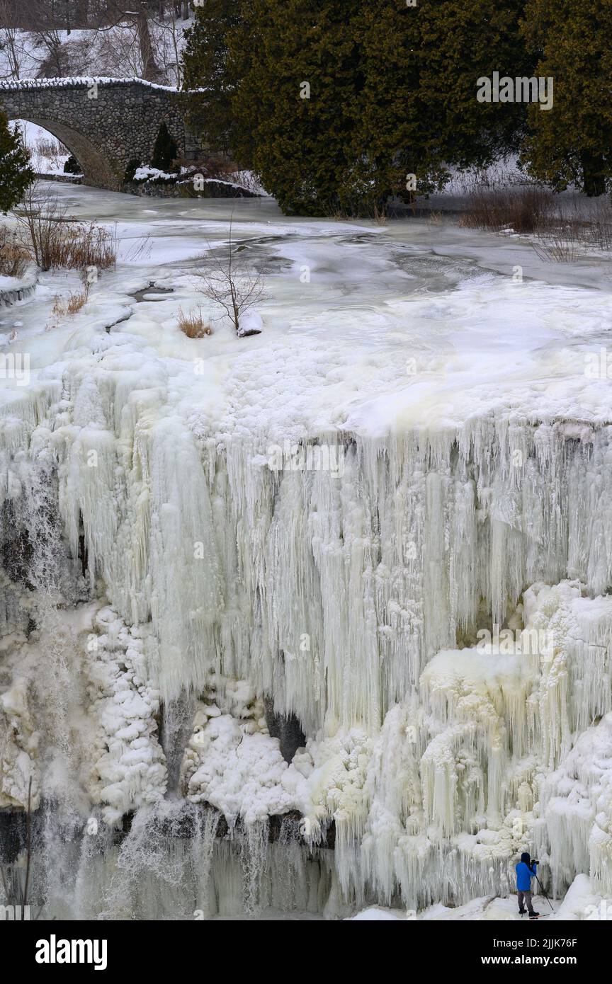 Frozen water canada hi-res stock photography and images - Alamy
