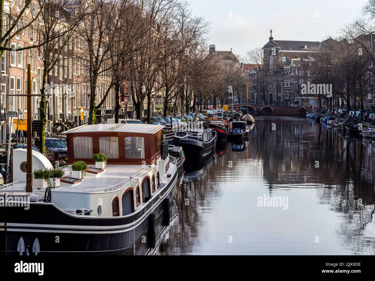 Outdoor city reflection boat hi-res stock photography and images - Alamy