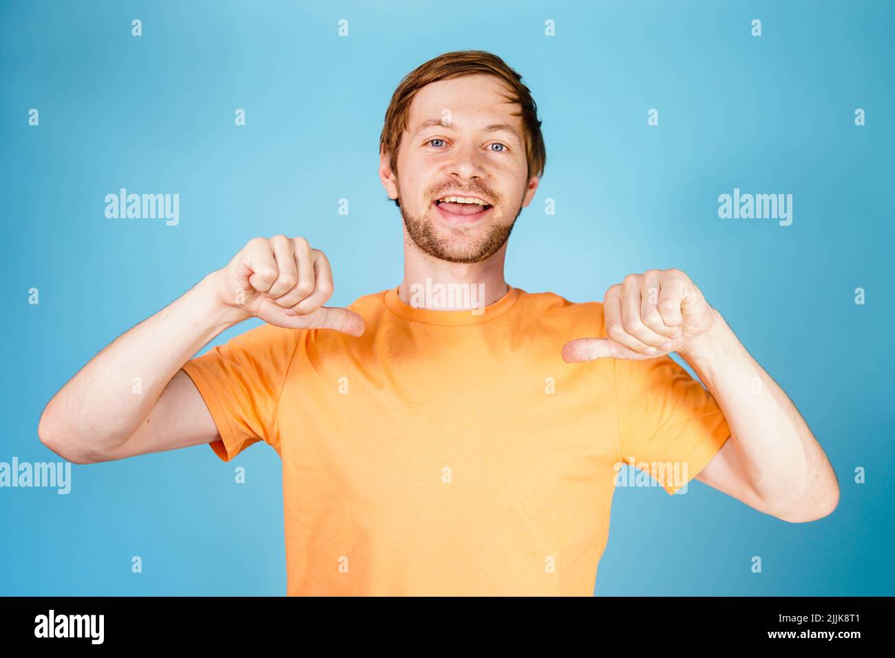 Pointing guy hi-res stock photography and images - Alamy
