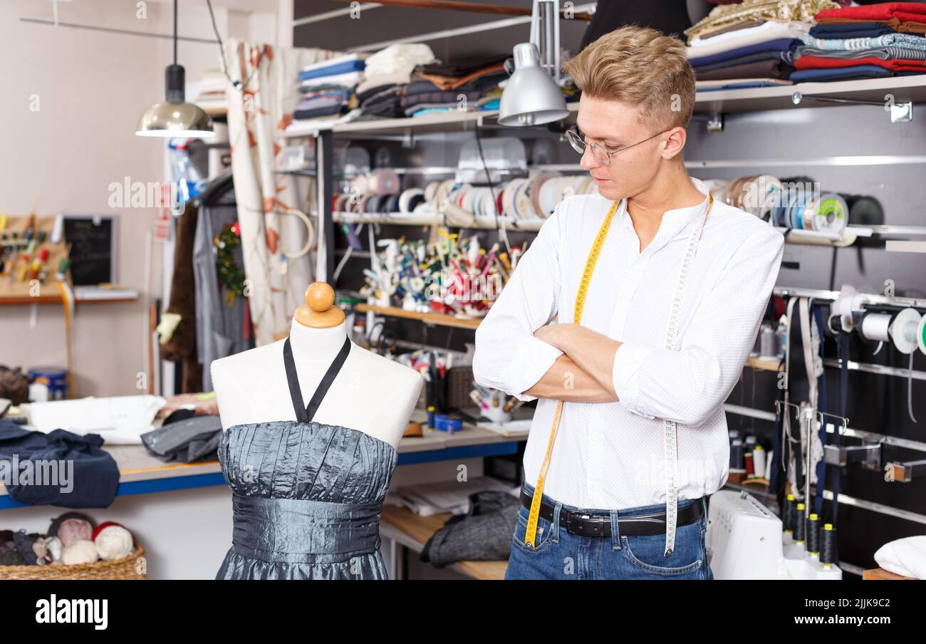 Tailor taking measure hi-res stock photography and images - Alamy