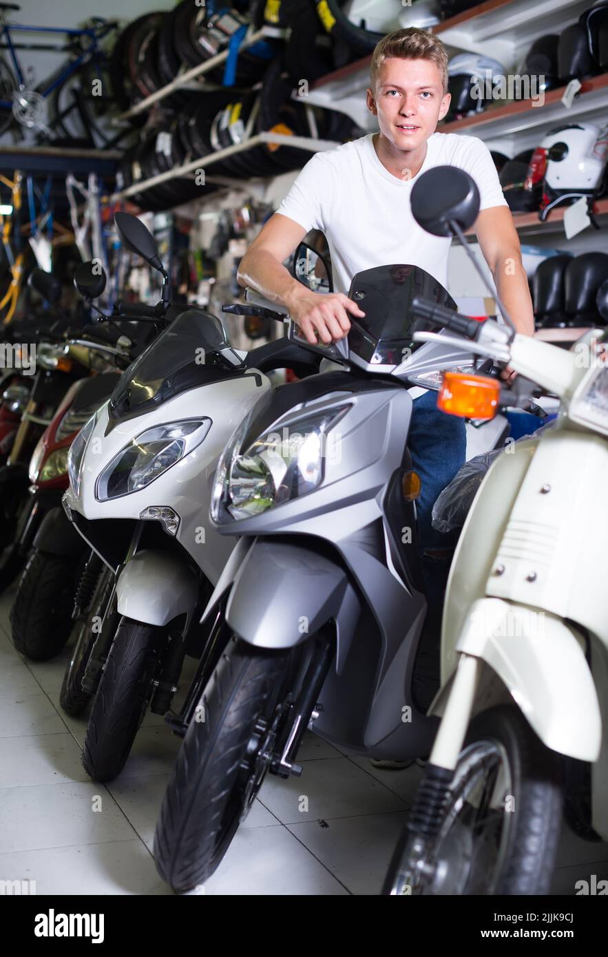 Professional motorcyclist hi-res stock photography and images - Alamy