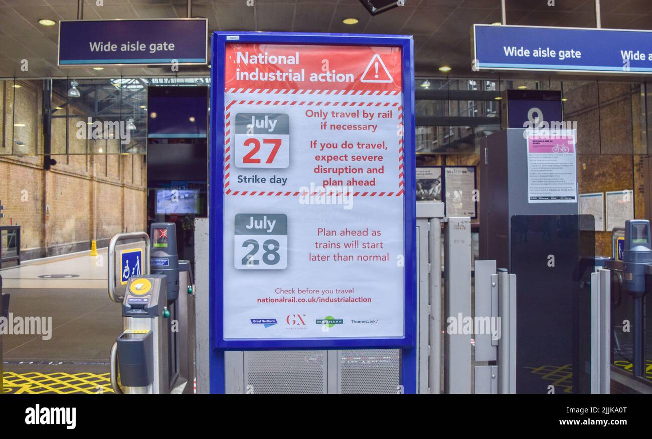 Turnstiles london liverpool street hi-res stock photography and images ...