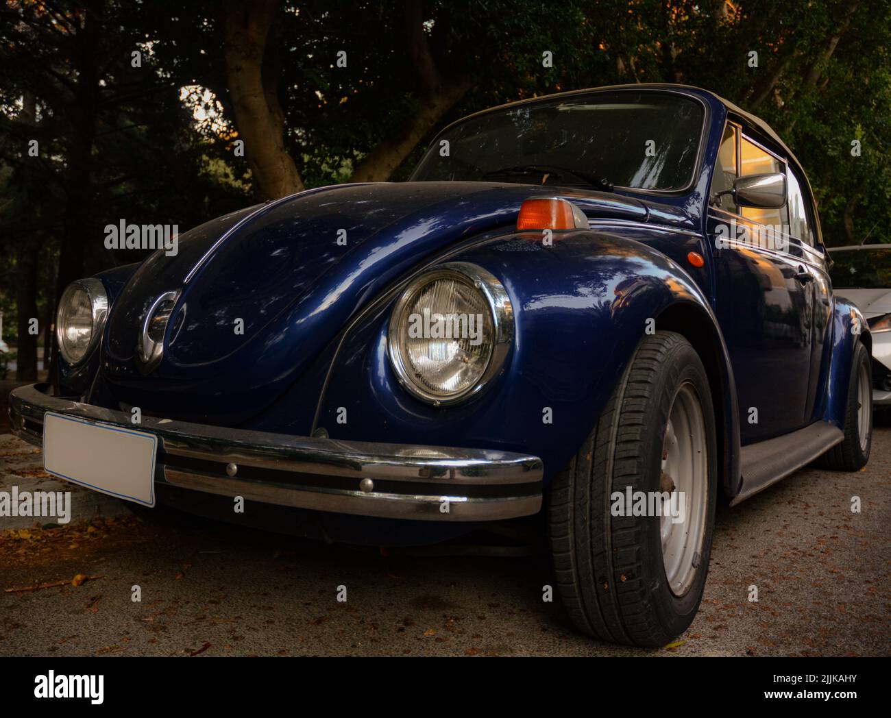 Vintage car outside park hi-res stock photography and images - Alamy