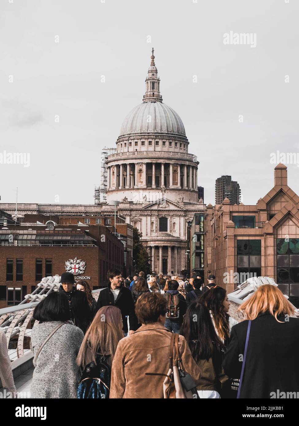 A vertical of St Paul's Cathedral and the crowded bridge in London ...
