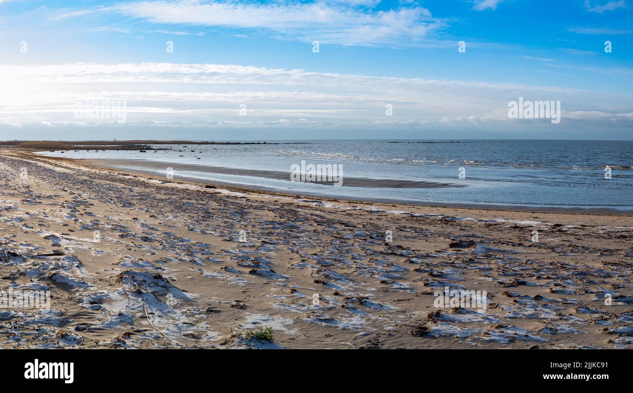 Shoreline seascape empty beach hi-res stock photography and images - Alamy
