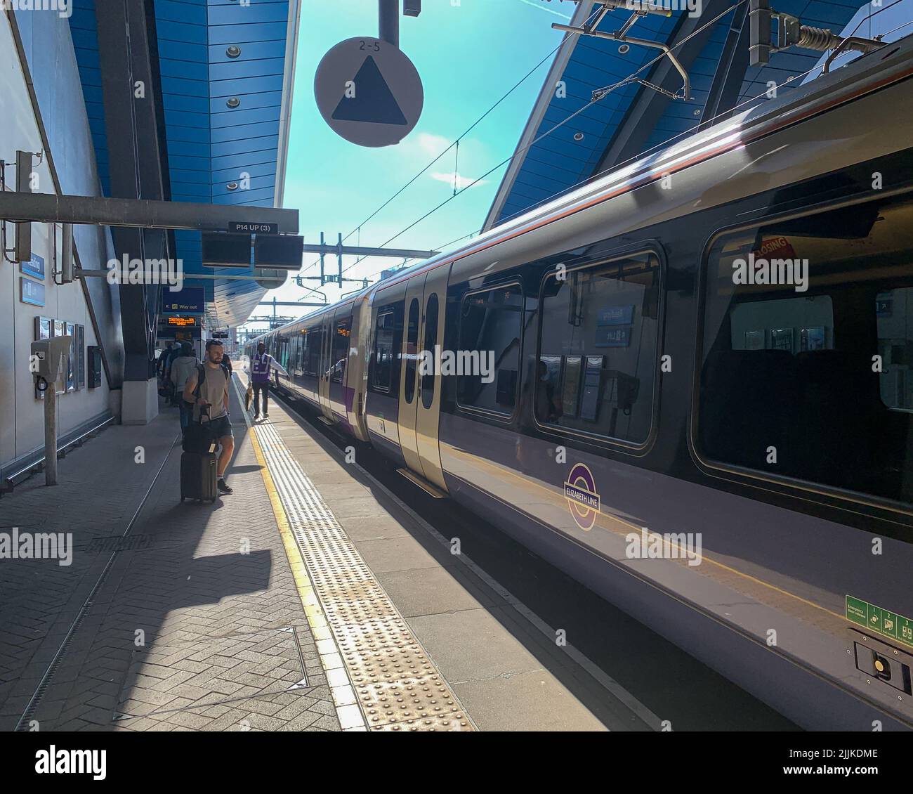 Elizabeth line strike hi-res stock photography and images - Alamy