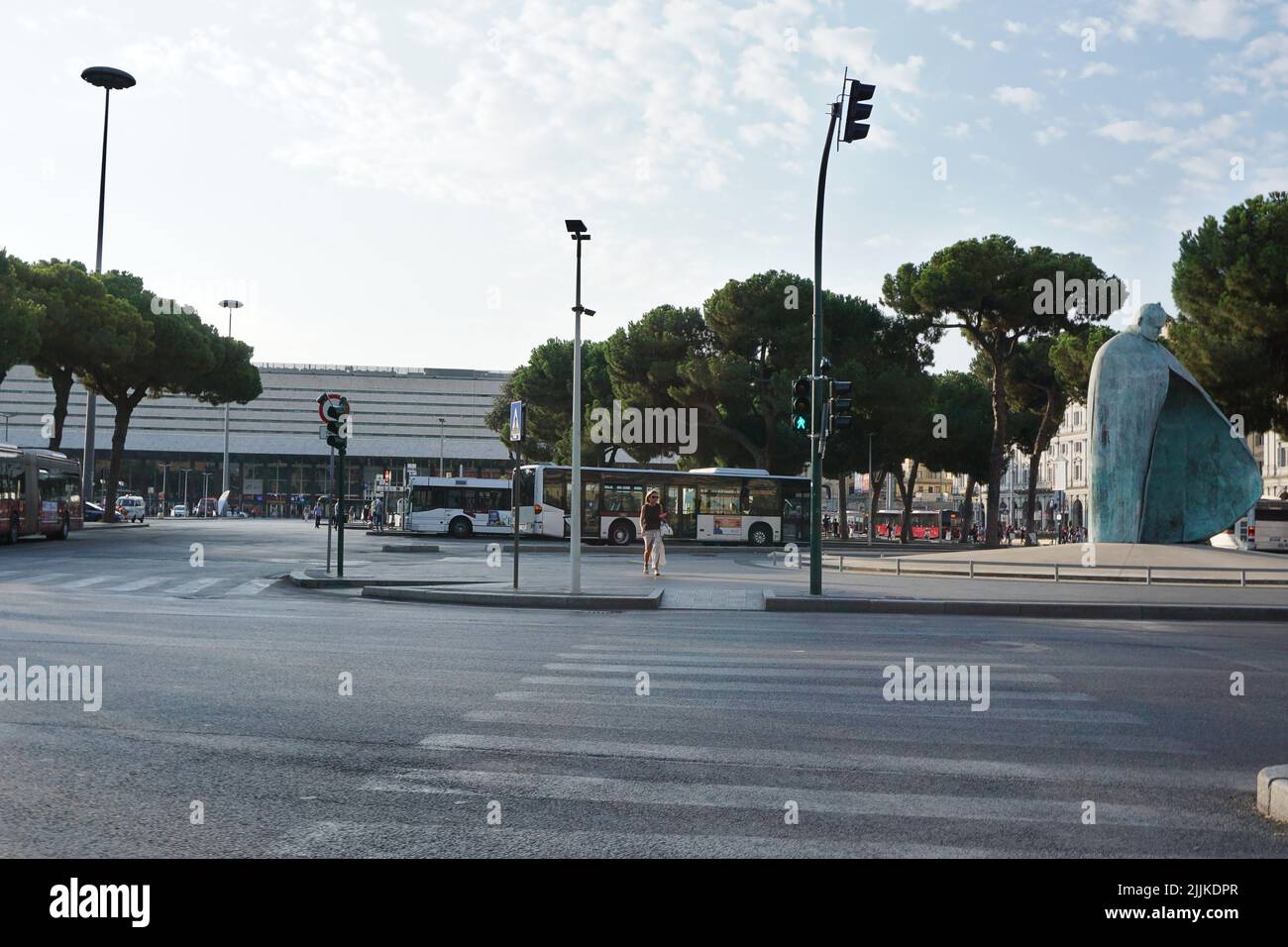 Busy traffic in front modern hi-res stock photography and images - Alamy