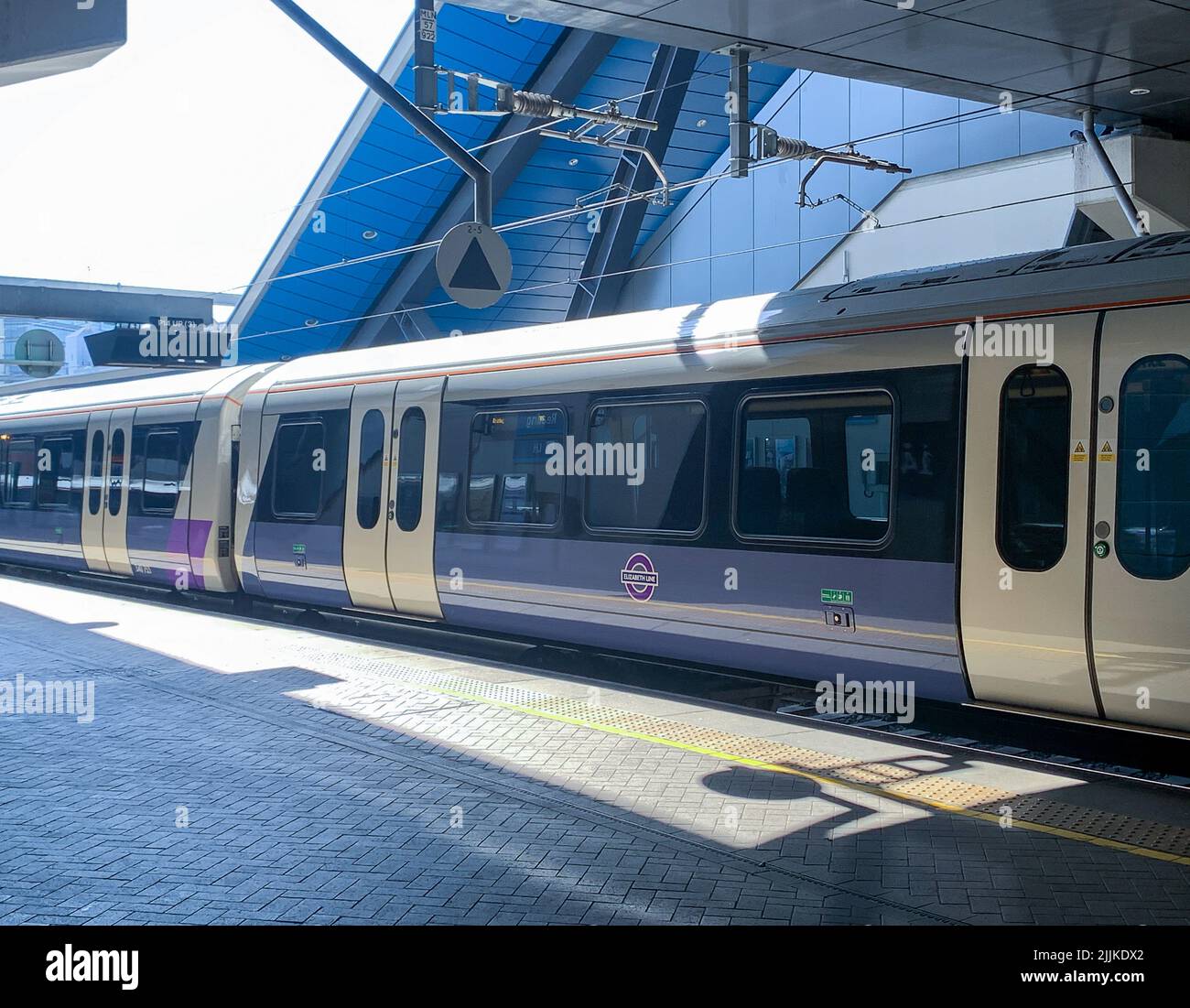 Reading, Berkshire, UK. 24th July, 2022. An Elizabeth Line train at ...