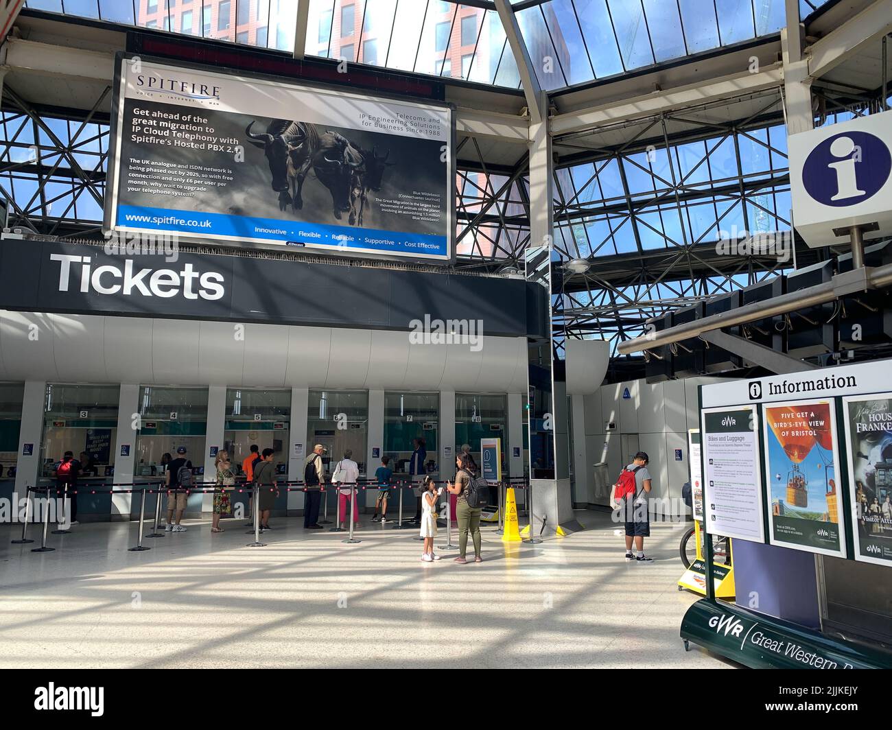 Reading, Berkshire, UK. 24th July, 2022. Inside Reading Railway Station ...