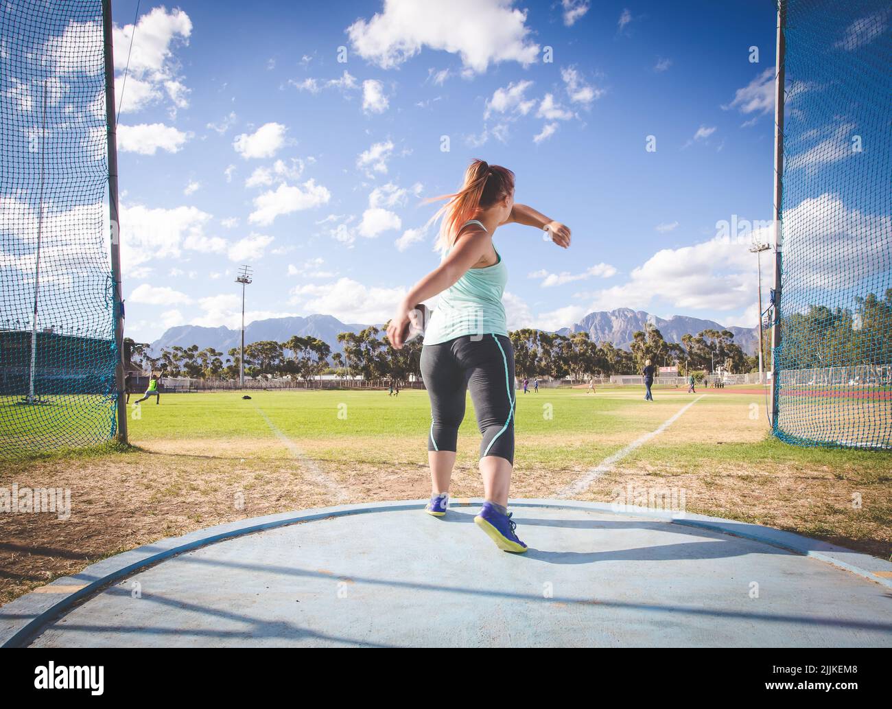Athlete throwing discus hi-res stock photography and images - Alamy