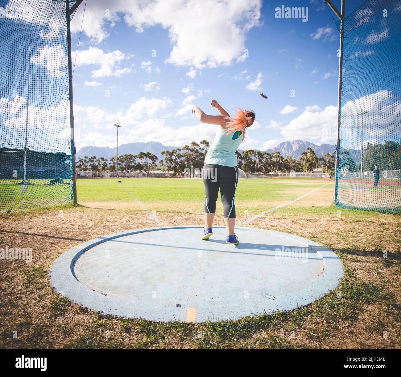 Athlete throwing discus hi-res stock photography and images - Alamy