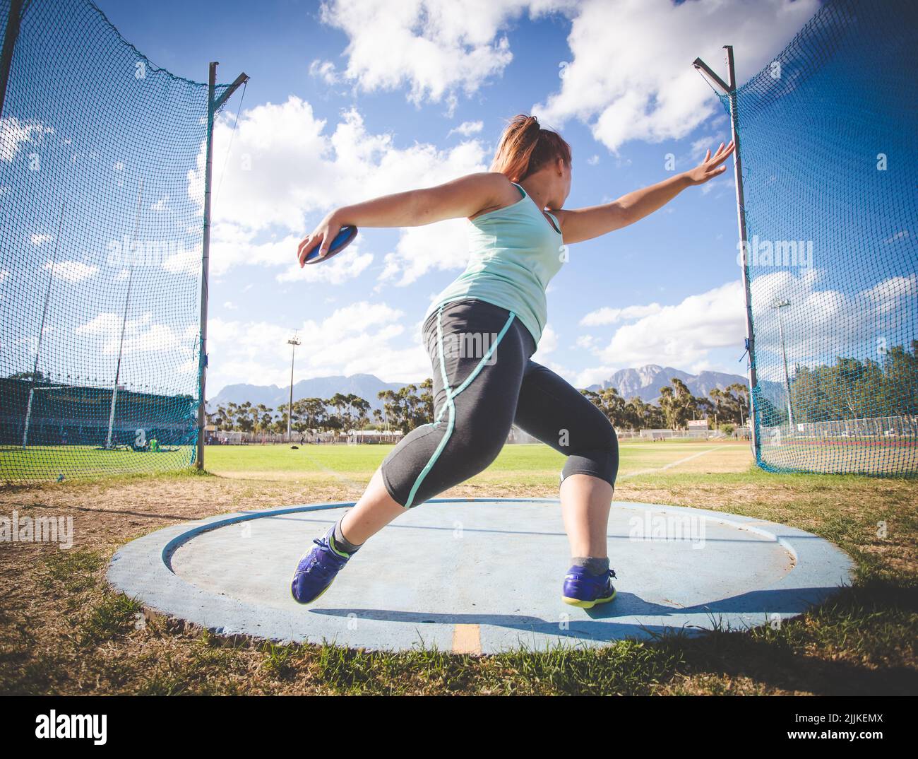Athlete throwing discus hi-res stock photography and images - Alamy