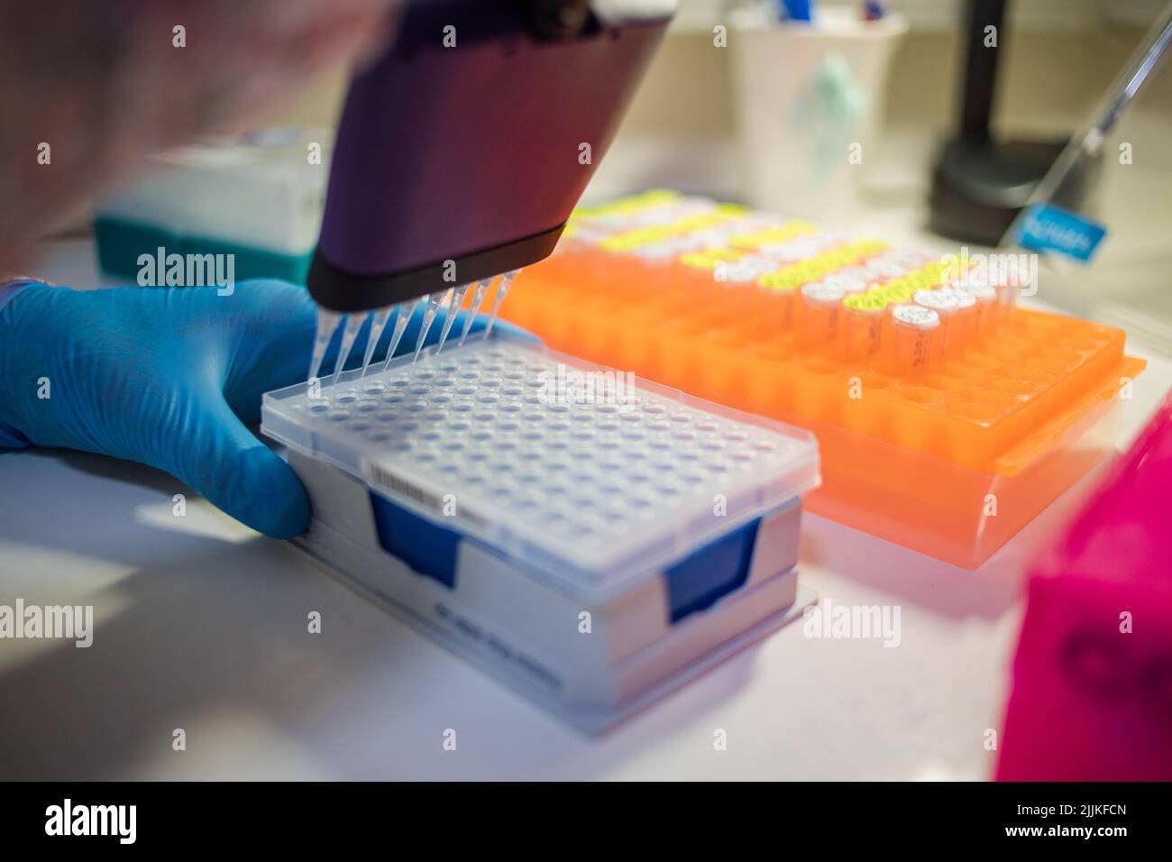 Pipette lab hi-res stock photography and images - Alamy