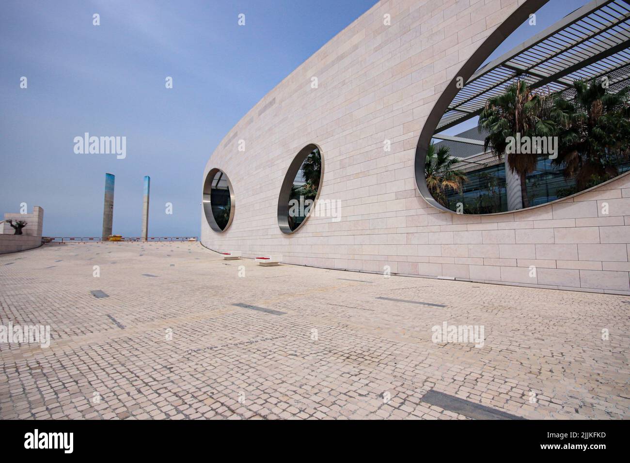 Architecture building round windows hi-res stock photography and images ...