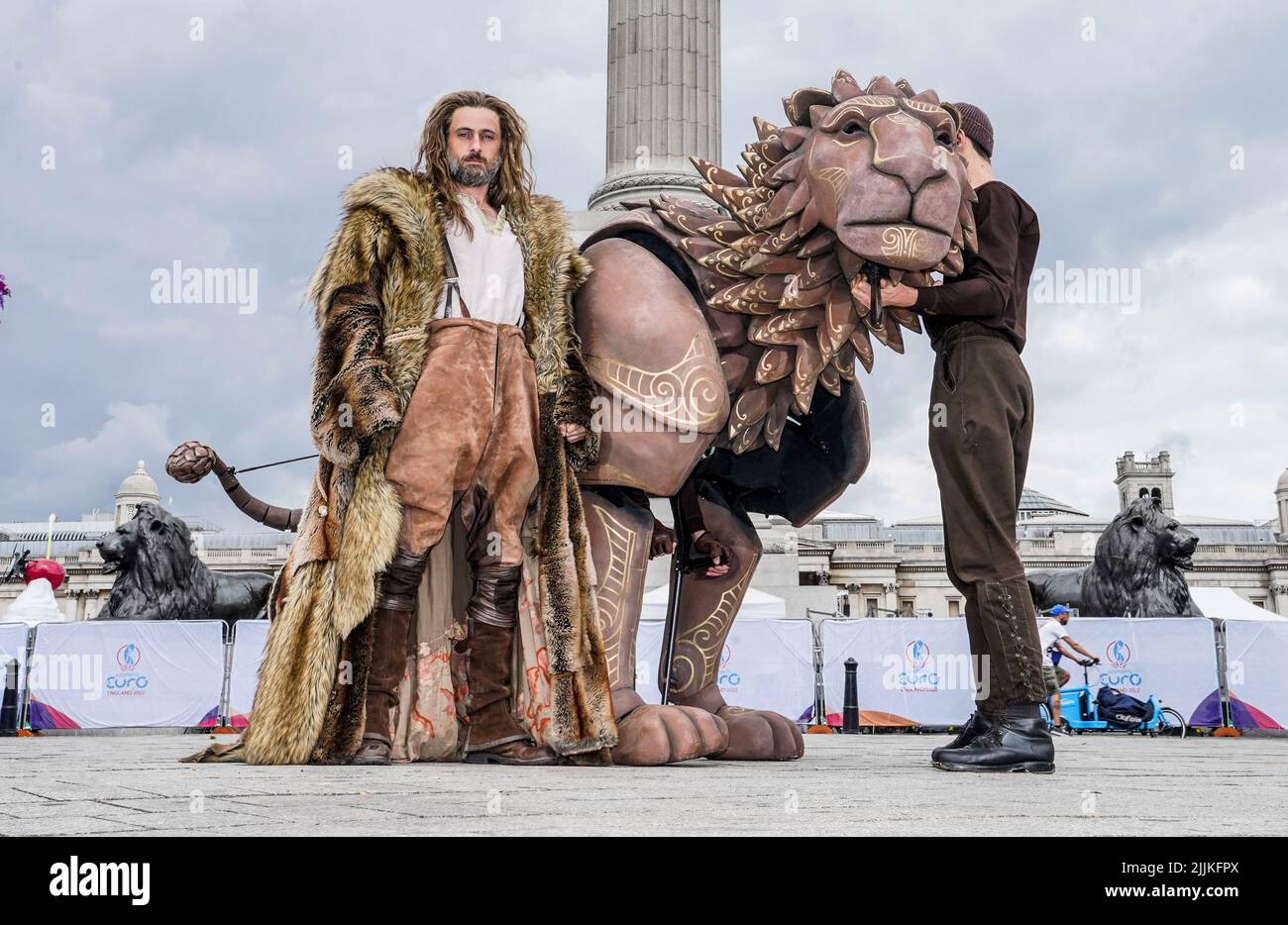 Aslan Ð played by Chris Jared and puppeteered by Oliver Grant, Shaun ...