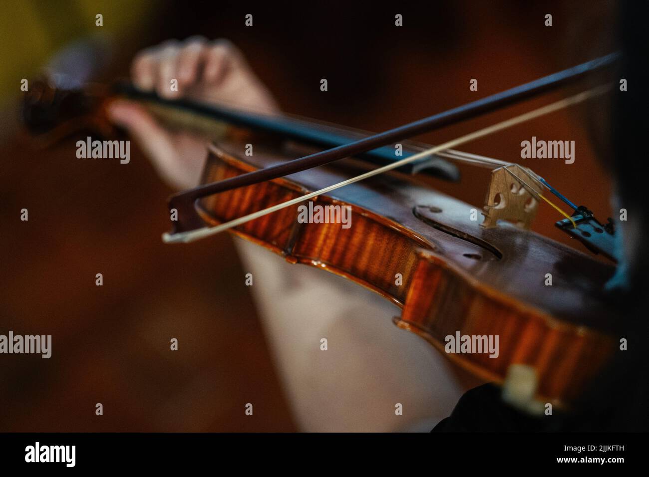 Woman female musician violin hi-res stock photography and images - Alamy