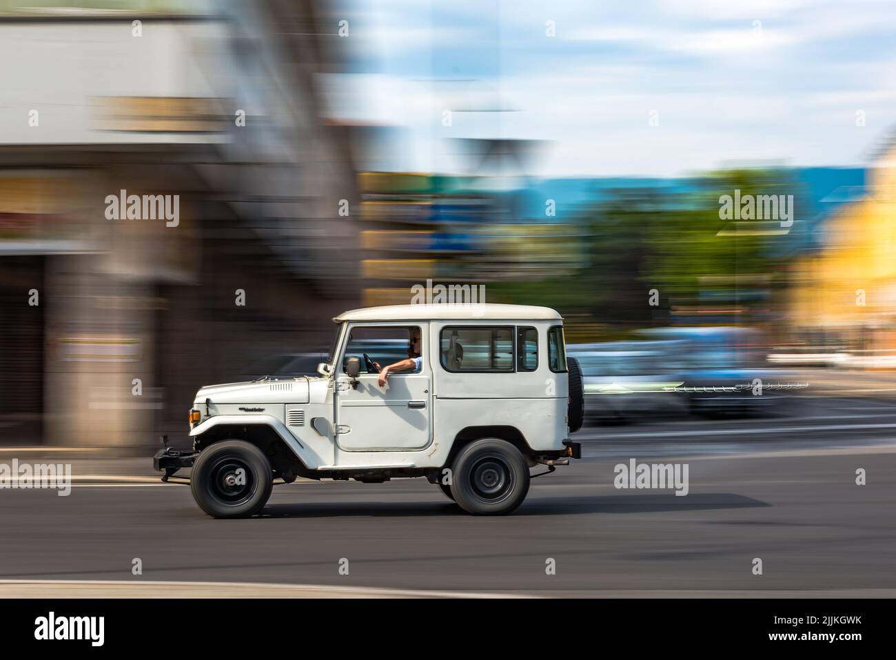 Car driving fast hi-res stock photography and images - Alamy