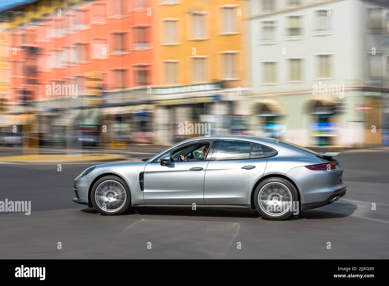 Car driving fast hi-res stock photography and images - Alamy