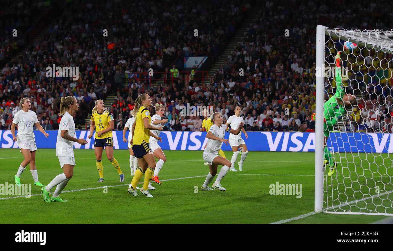 Sheffield, England, 26th July 2022. Mary Earps of England tips the ball ...