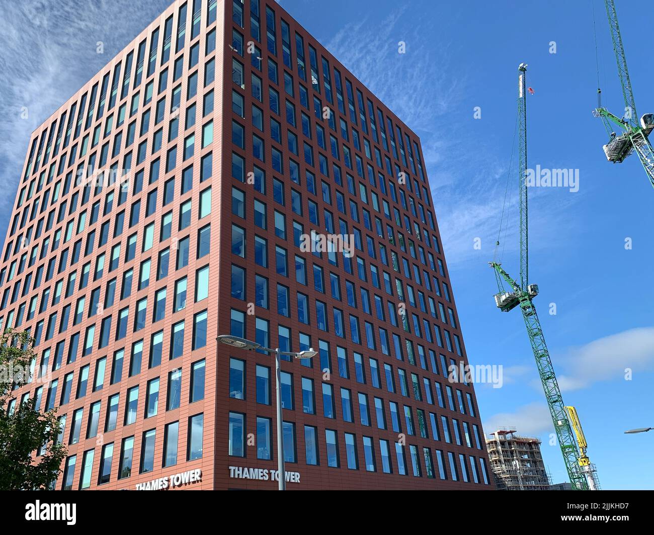 Reading, Berkshire, UK. 24th July, 2022. The new Thames Tower building ...