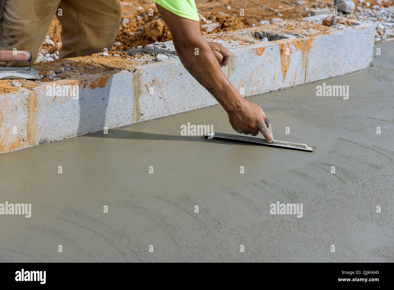 Concrete repair mortar hi-res stock photography and images - Alamy