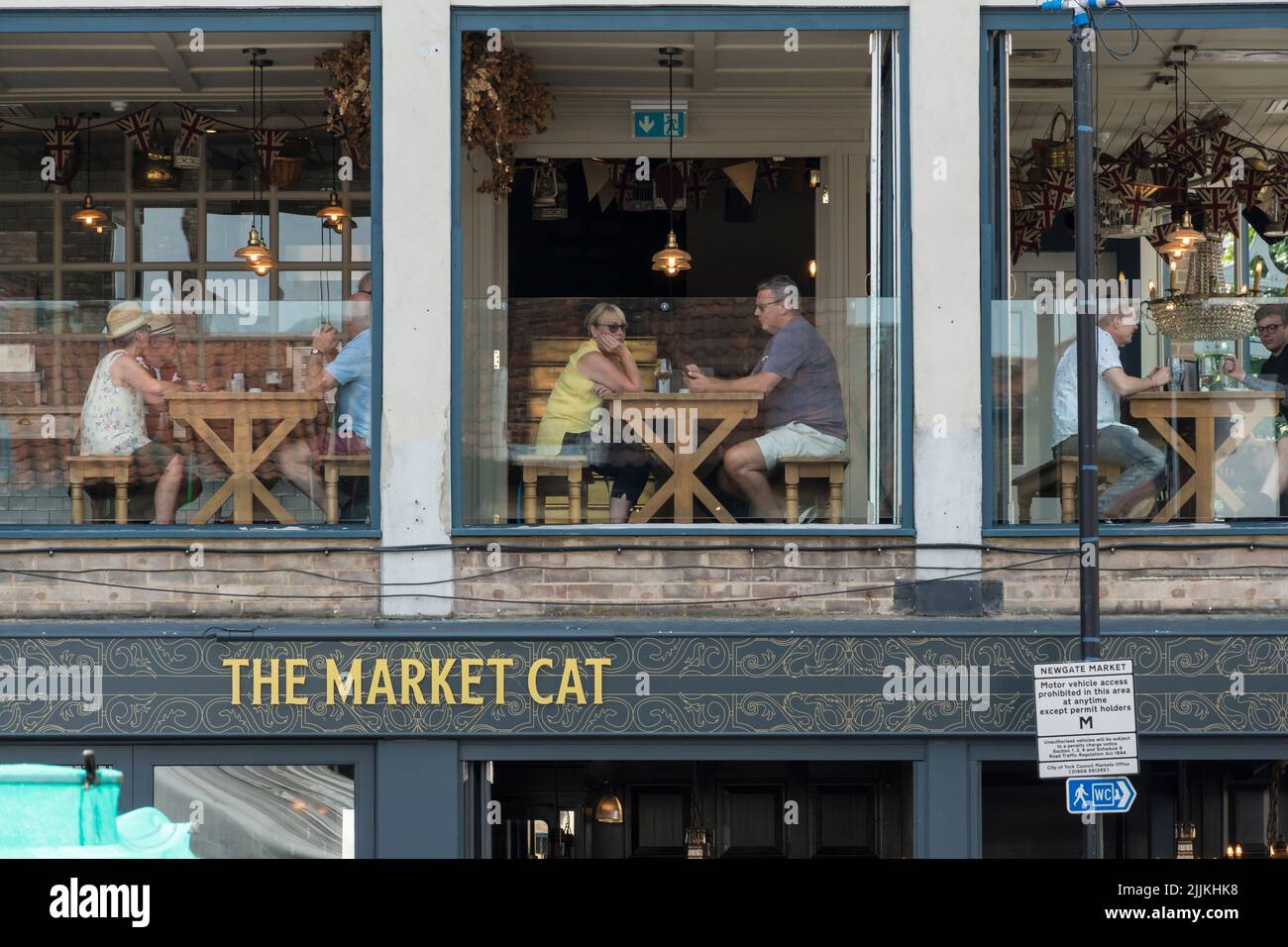 First floor of the market cat hi-res stock photography and images - Alamy