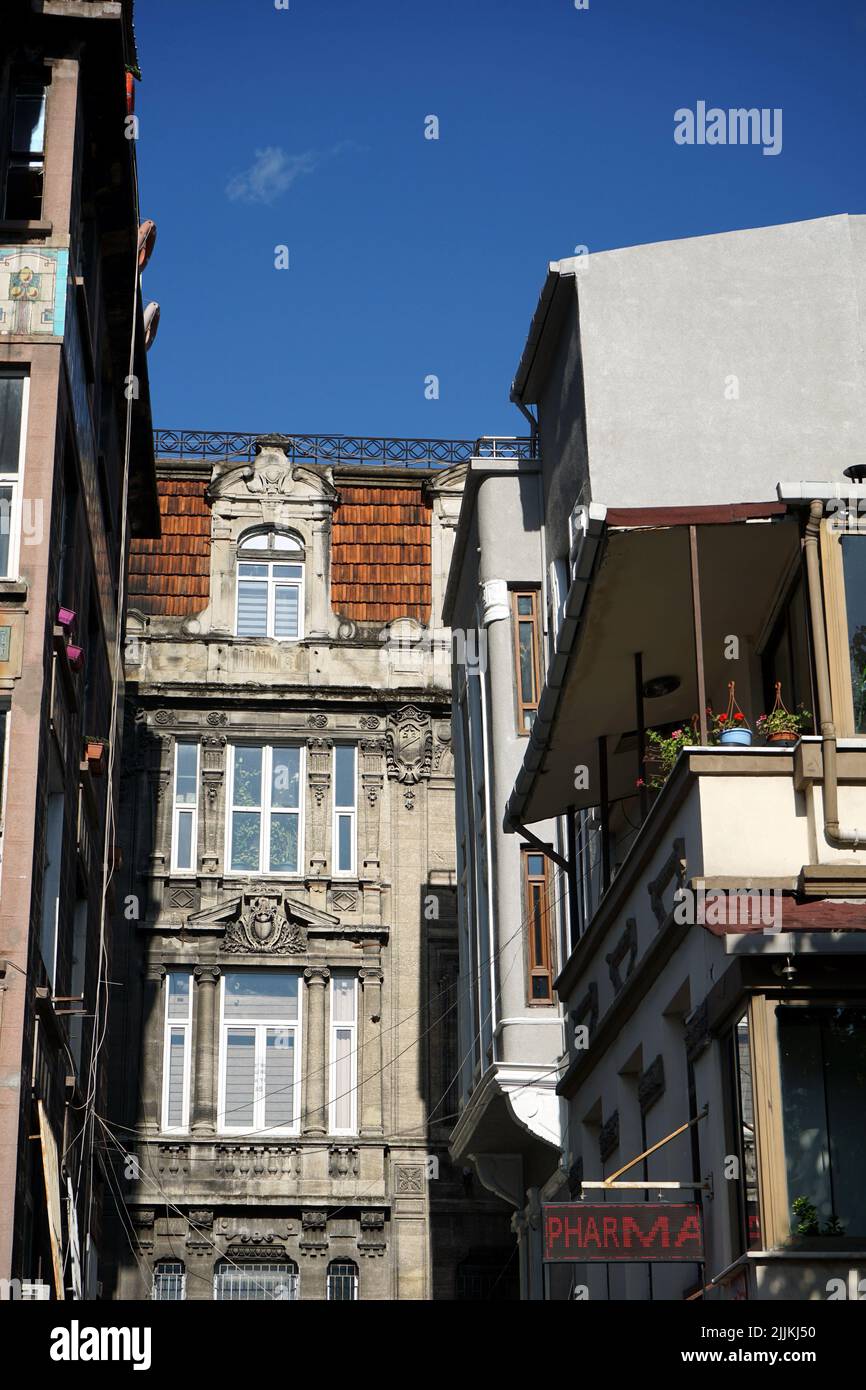 Blue sky european buildings hi-res stock photography and images - Alamy