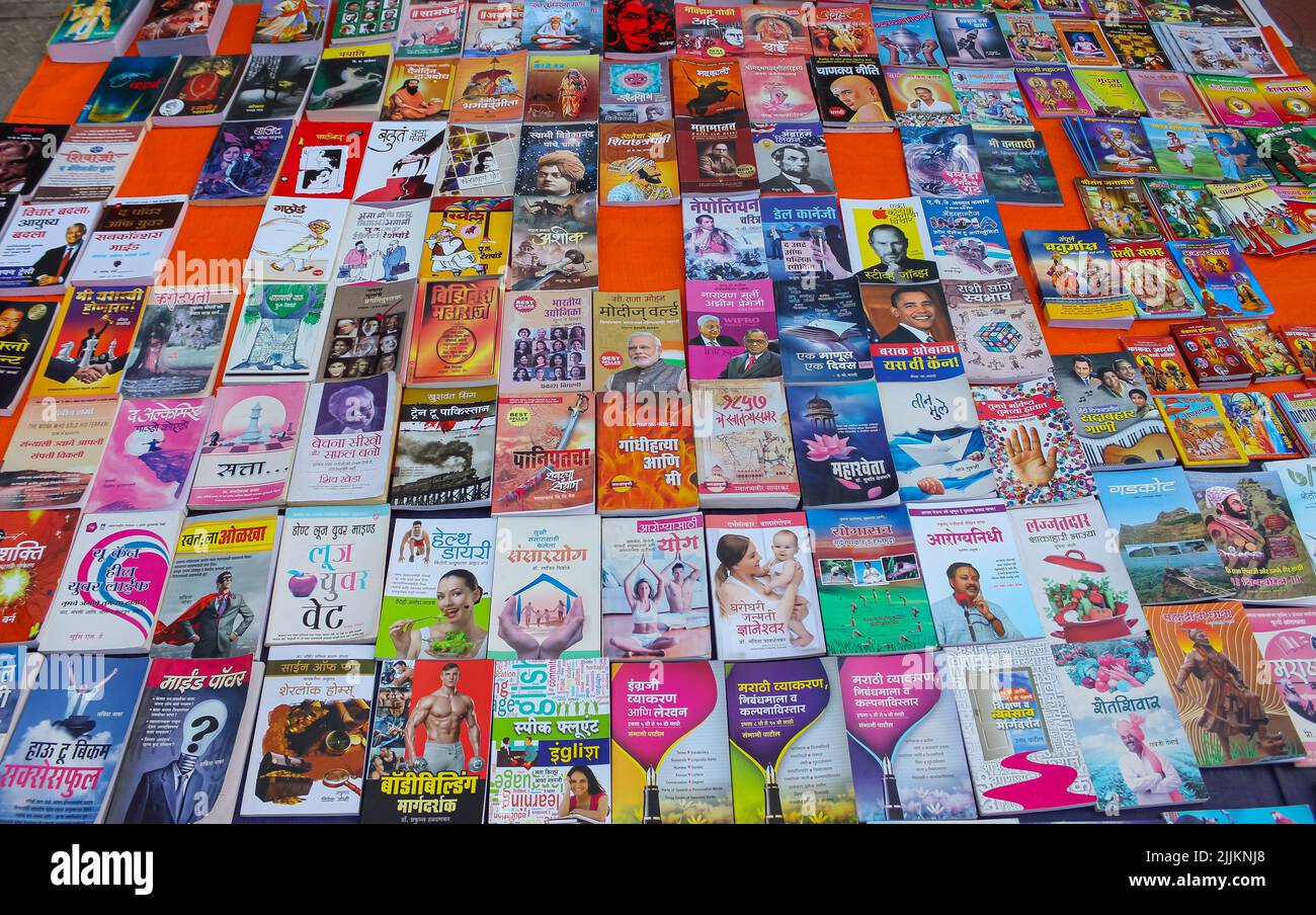 Street book stall hi-res stock photography and images - Alamy