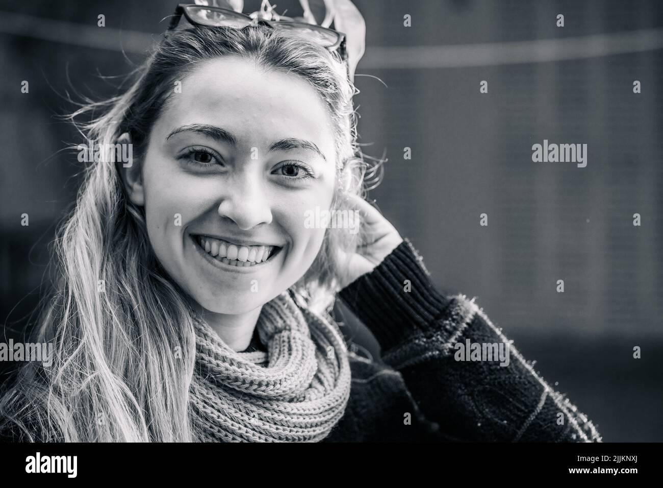 Smiling and facing camera hi-res stock photography and images - Alamy