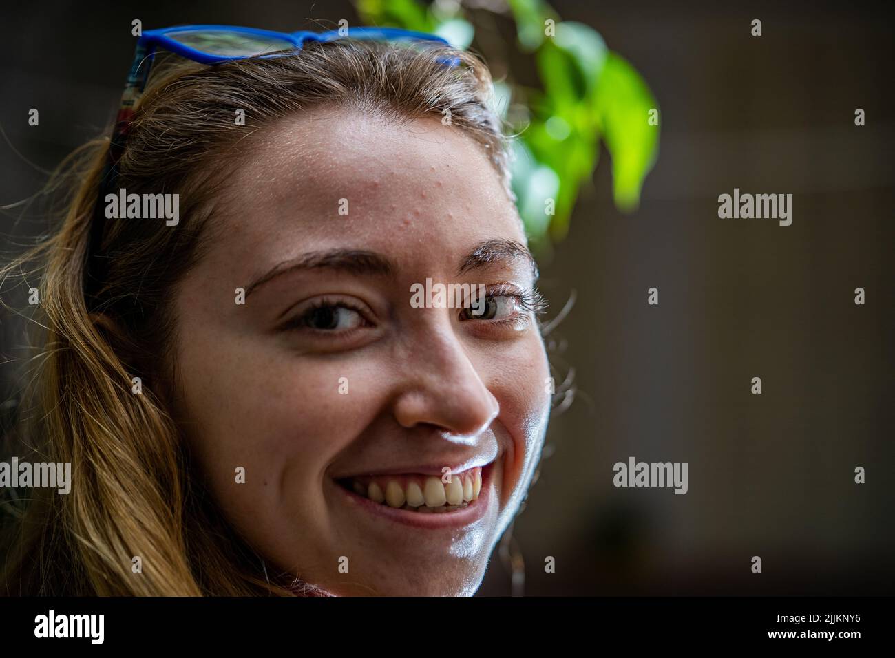 Woman frontal face beautiful hi-res stock photography and images - Alamy
